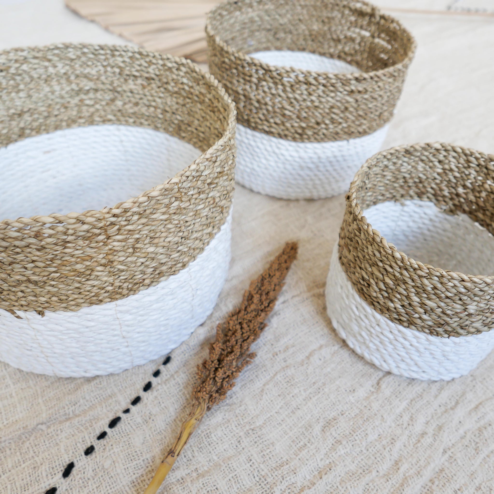 Seagrass basket set beige and white | Joglo Living